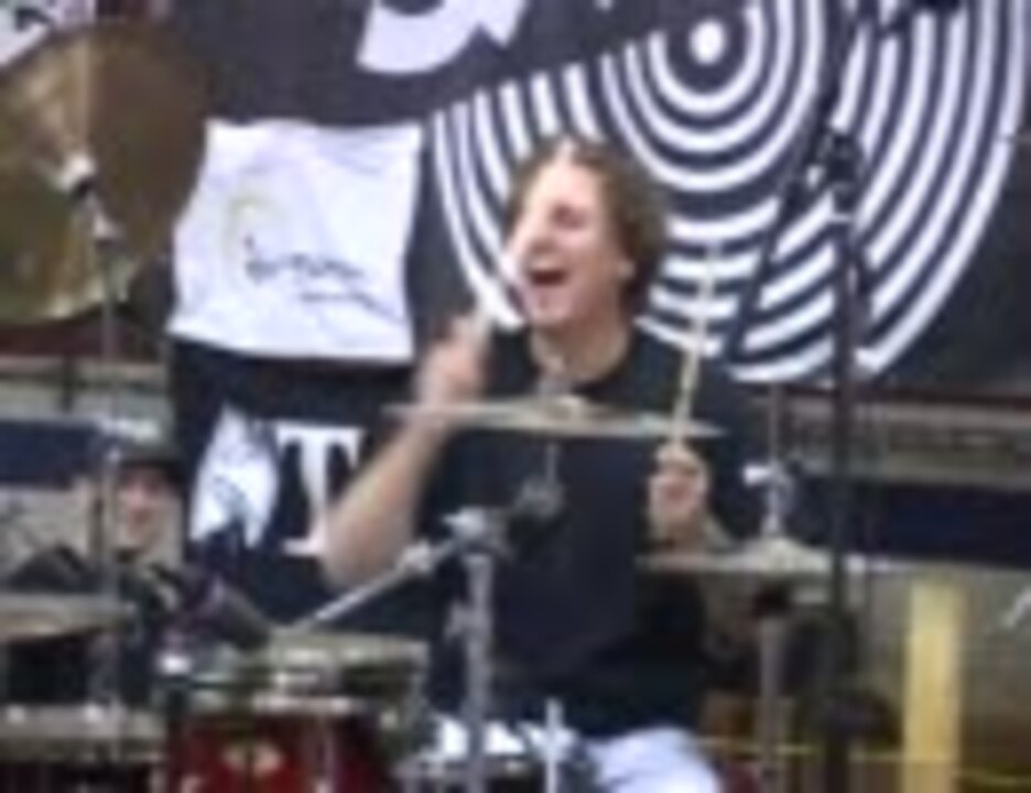 Steve Moore “The Mad Drummer” Solo at Woodstick 2010 - ニコニコ動画