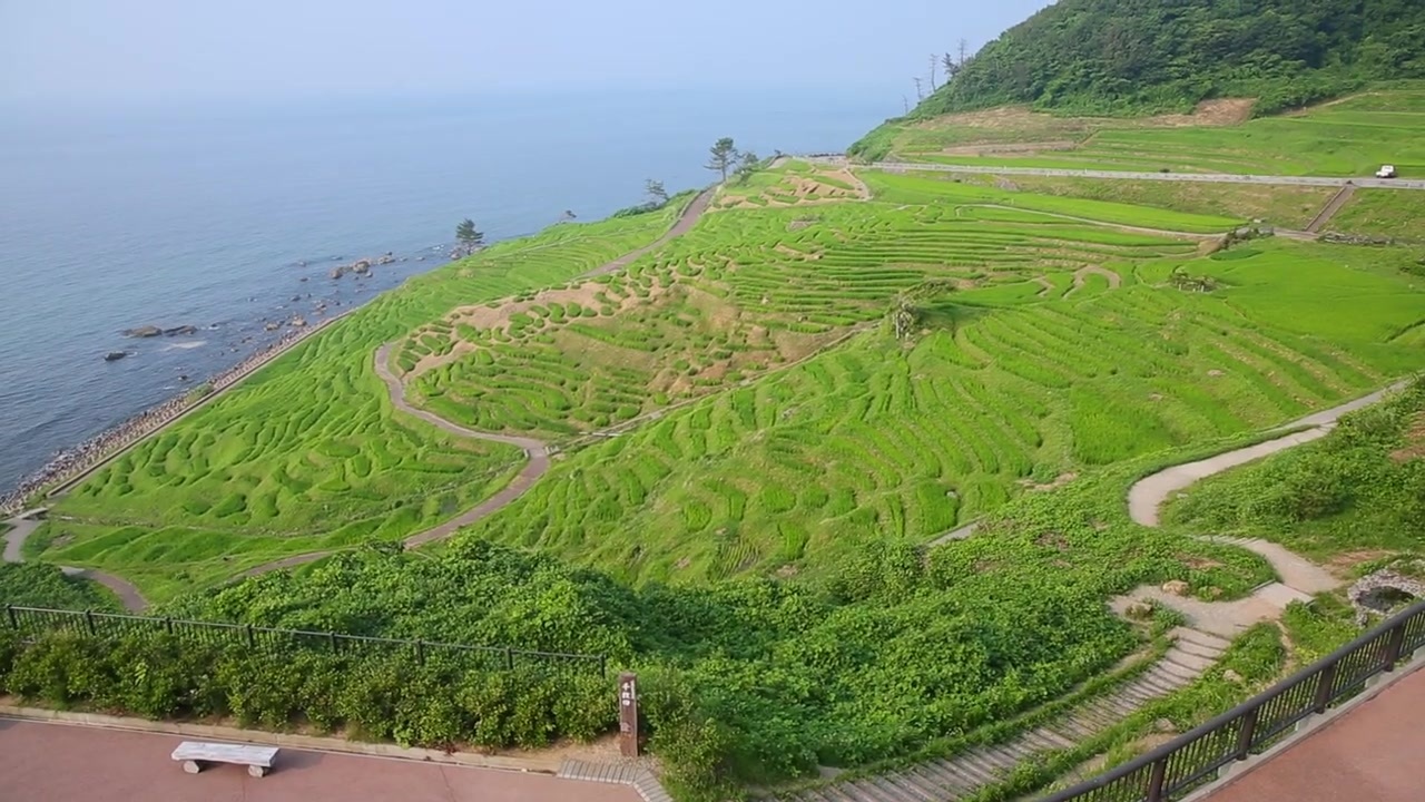 海に面した美しい棚田 白米千枚田 石川県 - ニコニコ動画