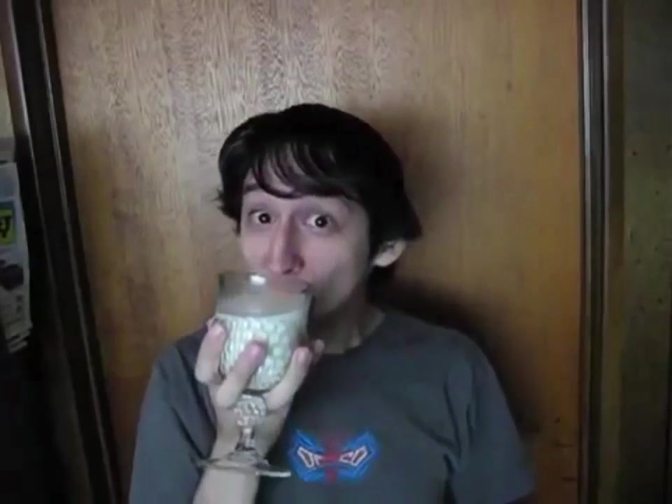 Alex Mahan toasts his "milk" goblet. - ニコニコ動画