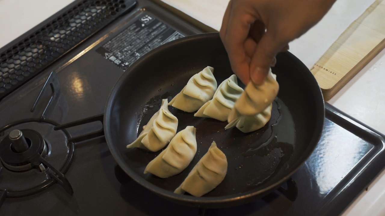 【中華】冷凍保存OK！大葉としょうがのさっぱり餃子 【ゆっくりするところのキッチン】 - ニコニコ動画