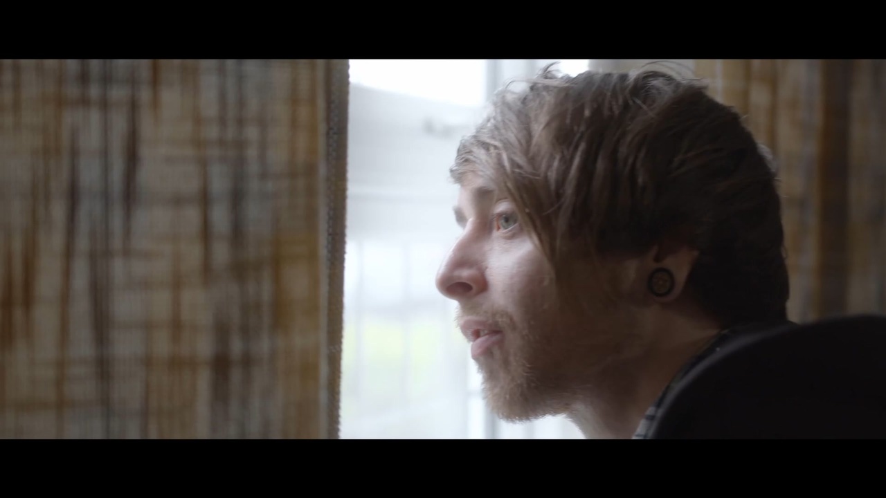 Caskets - Falling Apart (OFFICIAL MUSIC VIDEO) - ニコニコ動画