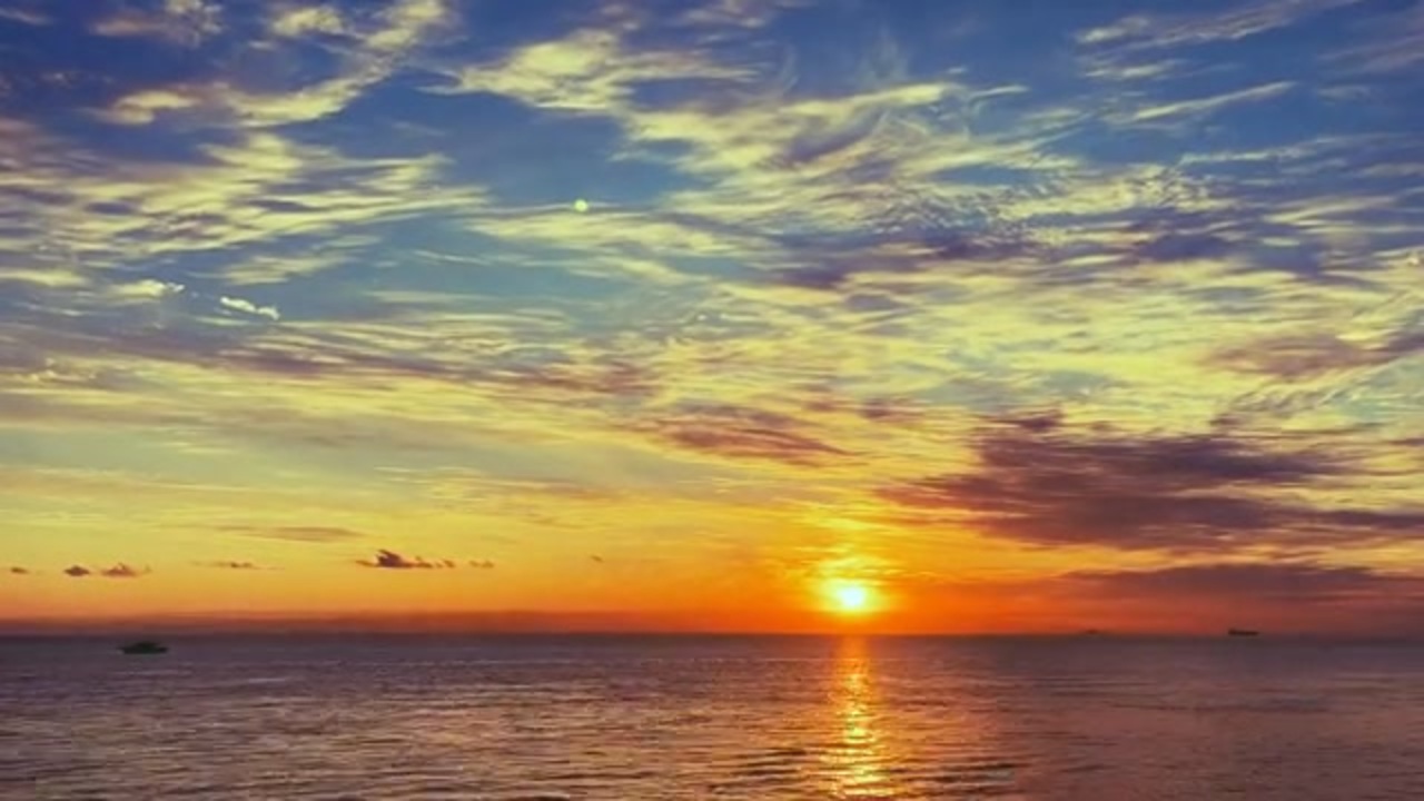 幻想的な夕焼けの空と海に沈む太陽 加藤健士朗 ニコニコ動画
