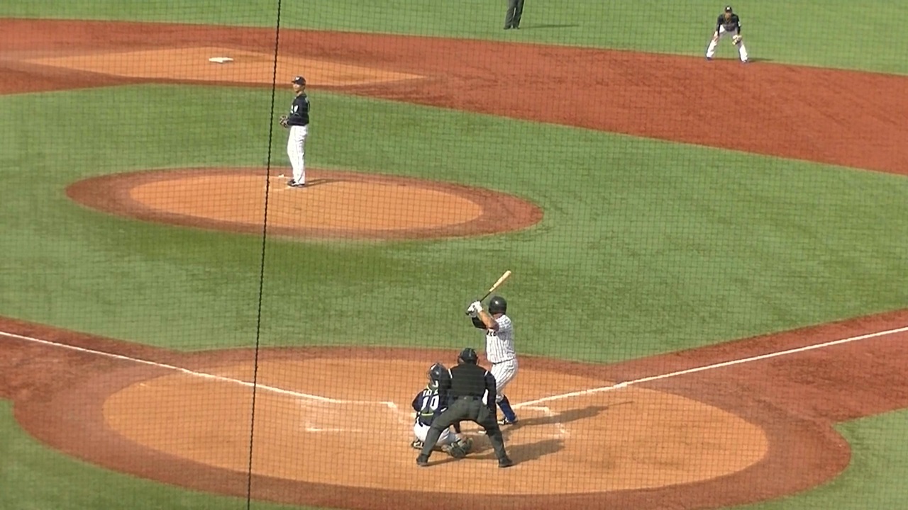 立大 菅谷真之介（市船 4年）ファーストゴロのあと 桑垣秀野（中京大中京 3年）うまいバントヒット（2024年4月2日 立教大 対 日本通運 ...