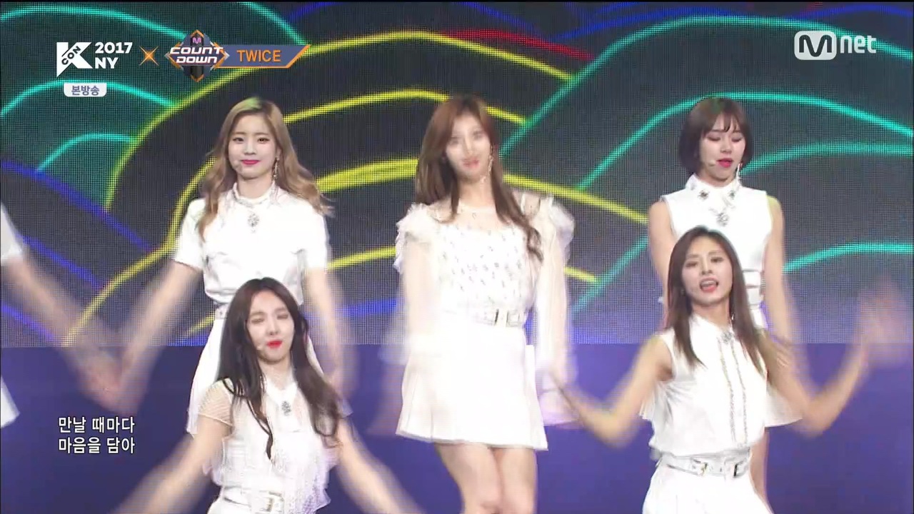 Twice - Intro + Signal (170706 Mnet KCON 2017 NY × M!Countdown) H264 ...