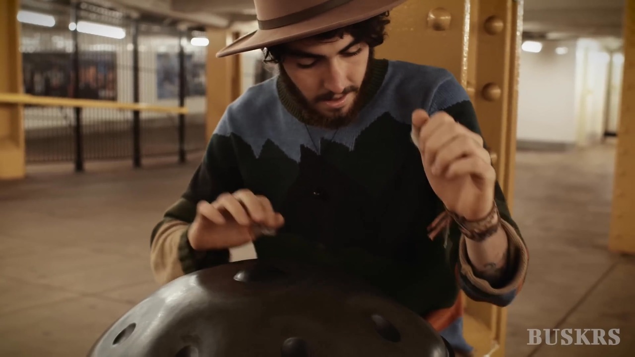 Sam Maher - Handpan Play @New York Station - ニコニコ動画