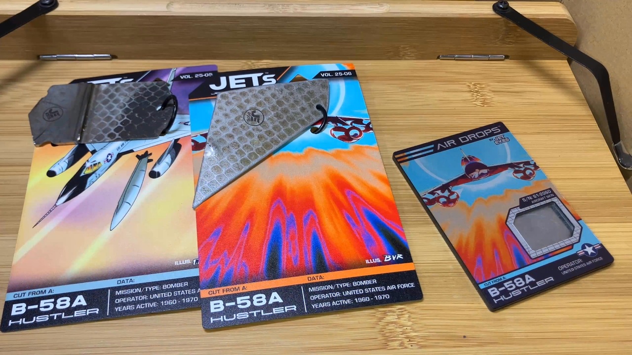 “Unboxing”JET EYES Tags and a Airdrops of B-58A Hustler ジェットアイズタグとエアドロップスハスラーの外板の一部をタグおよびタグに加工した ...