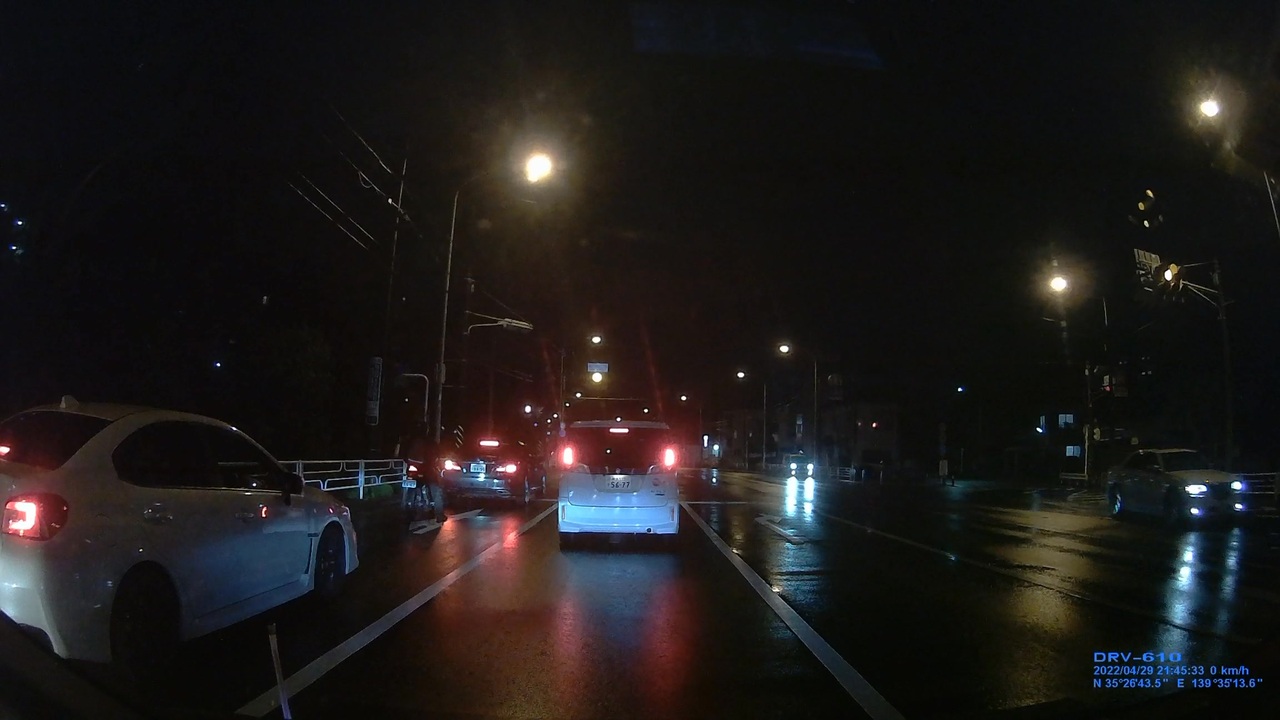 右折で左側から被せて進んでくるバイクは、マジで止めて欲しい。右折時だけでも、車の後ろについて進んで欲しい - ニコニコ動画