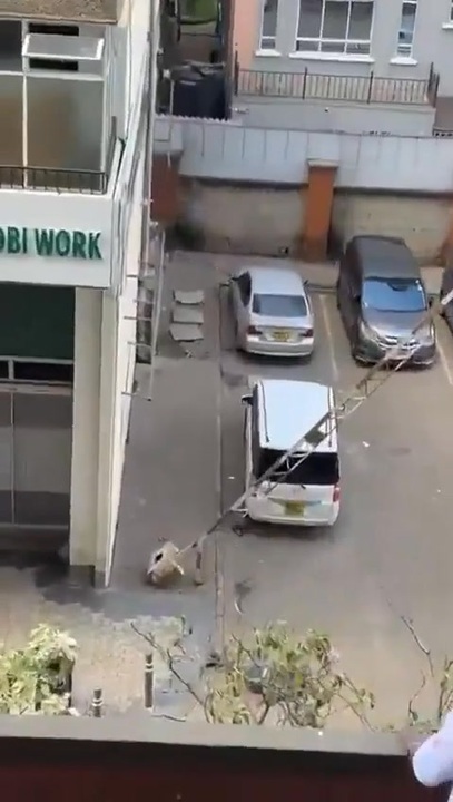 ナイロビ市議会職員 City Annex Buiの6階から転落 - ニコニコ動画